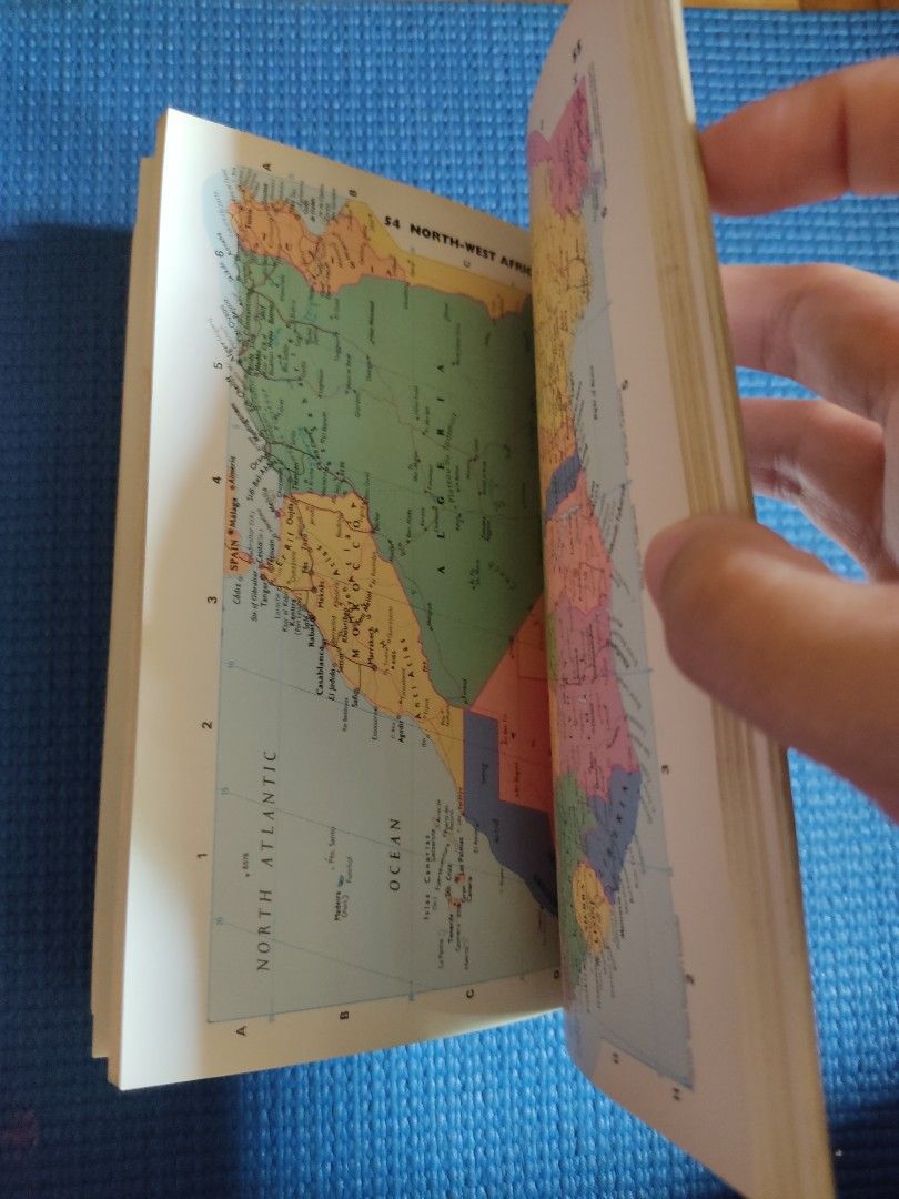 The New Signet World Atlas Full Color Maps, Hobbies & Toys, Books ...