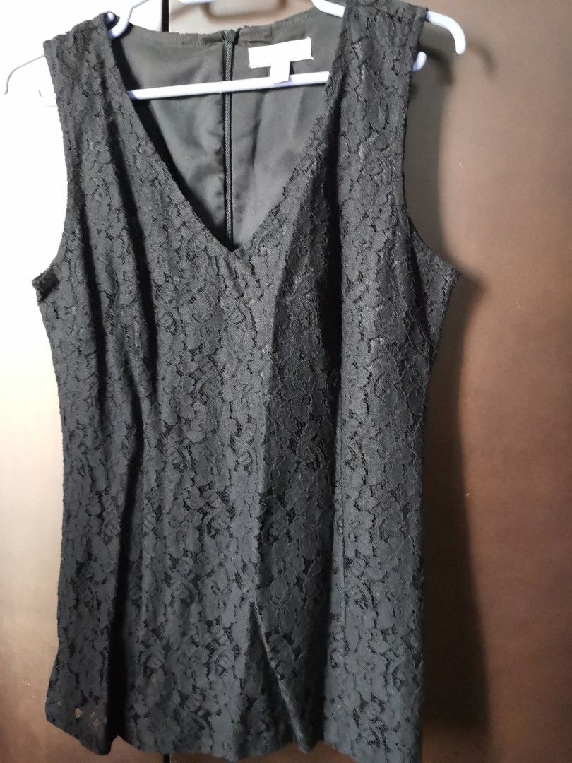 V shape top, Women's Fashion, Tops, Sleeveless on Carousell