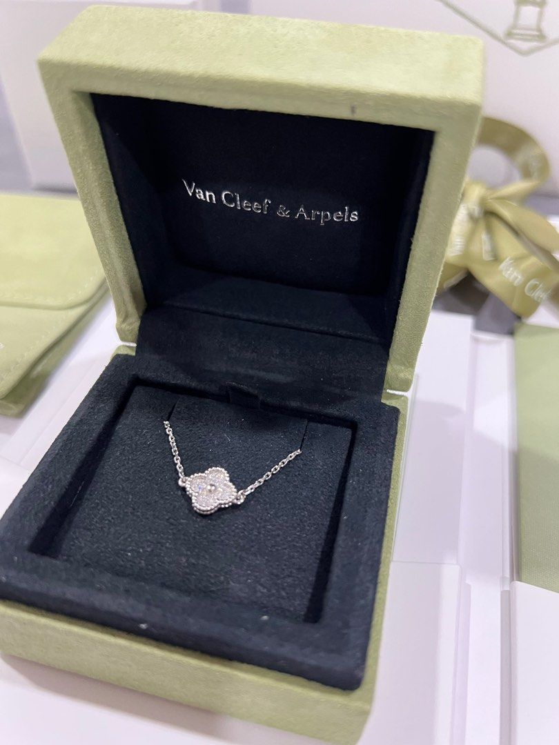 Van Cleef Sweet Alhambra bracelet, 1 motif 2021, Women's Fashion ...