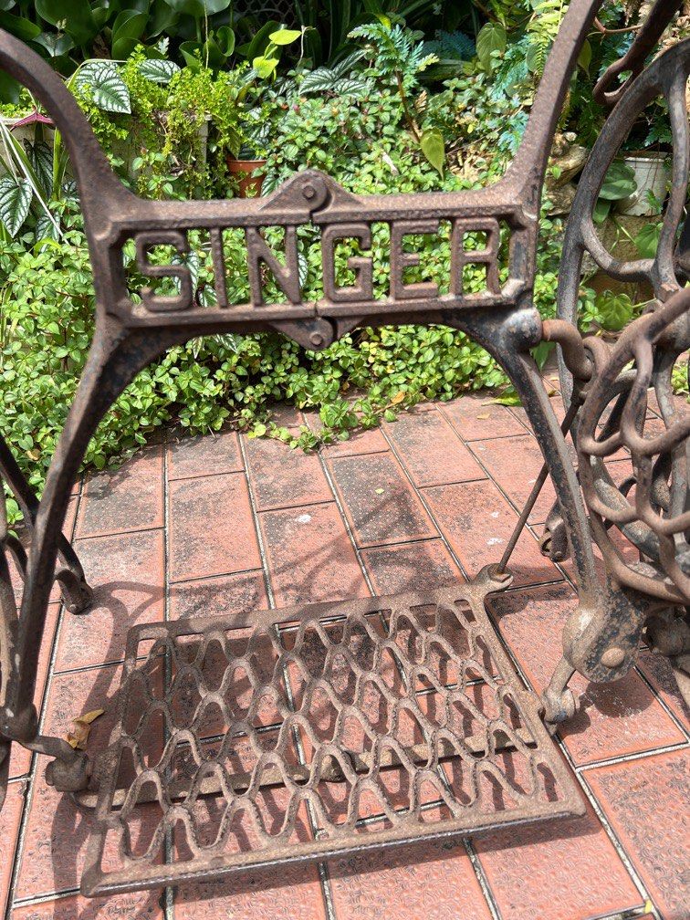 Vintage cast iron Singer sewing machine legs , Furniture & Home Living ...