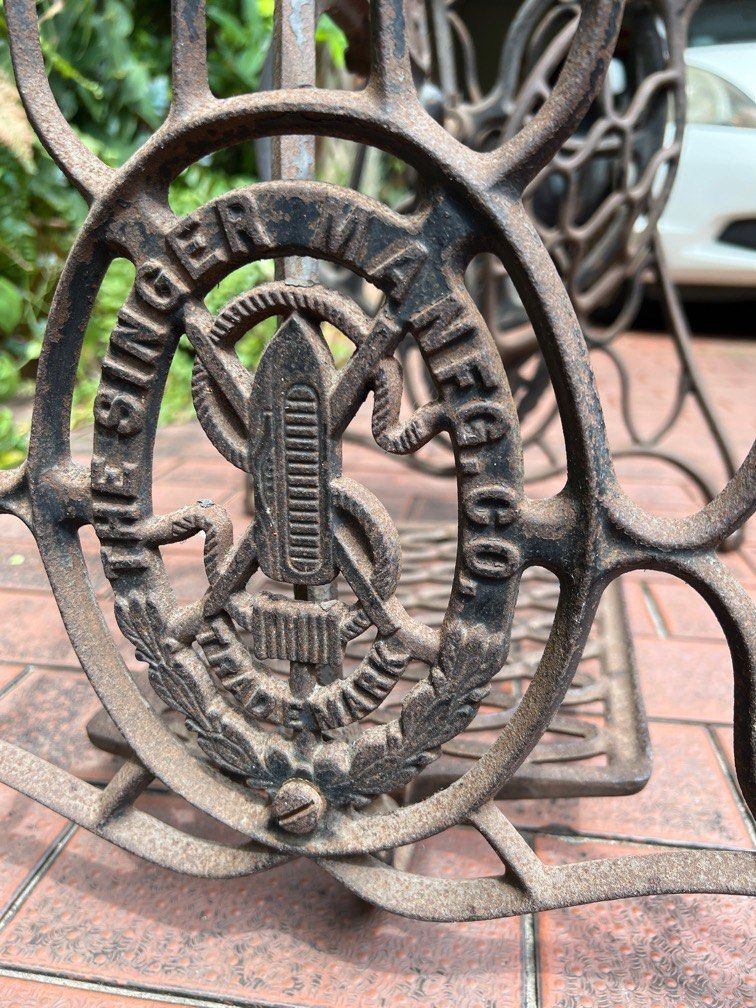 Vintage cast iron Singer sewing machine legs , Furniture & Home Living ...