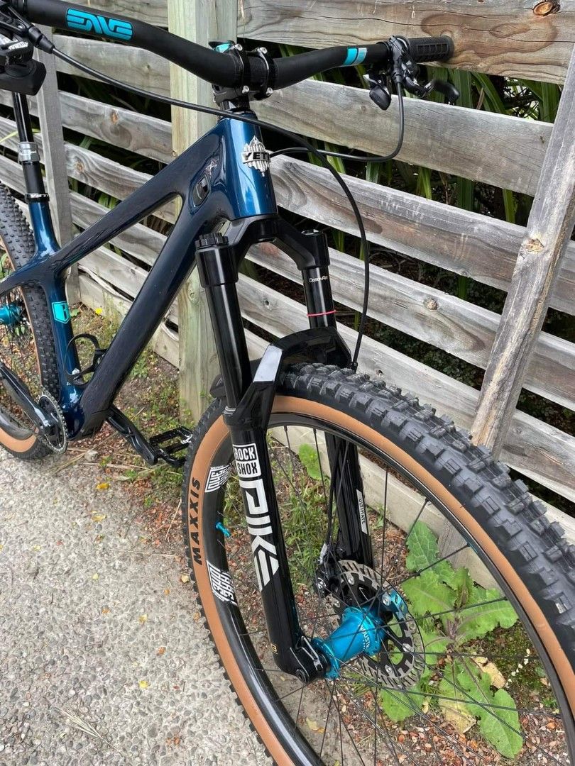 Yeti Arc cobalt blue 2023, Sports Equipment, Bicycles & Parts, Bicycles ...