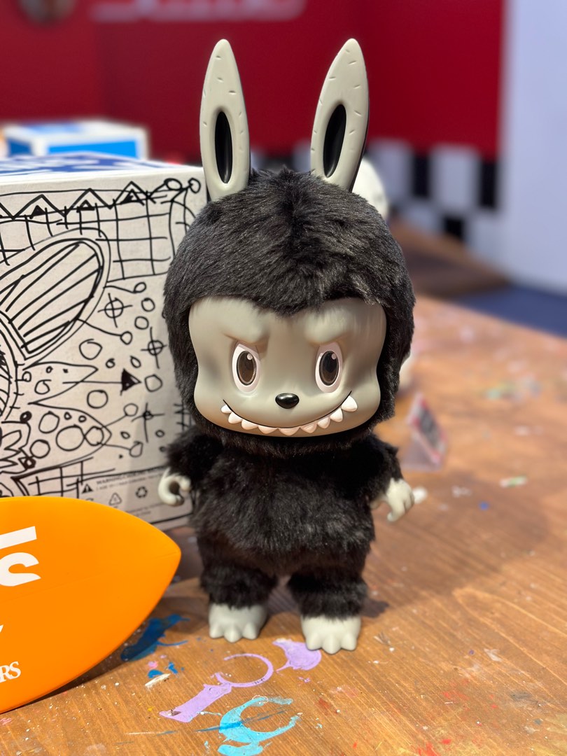 全新 How2Work x Vans Labubu Swaver, 興趣及遊戲, 玩具 & 遊戲類 - Carousell