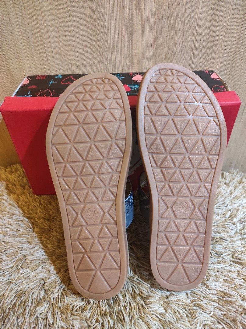 Andi by Outland, Women's Fashion, Footwear, Flats & Sandals on Carousell