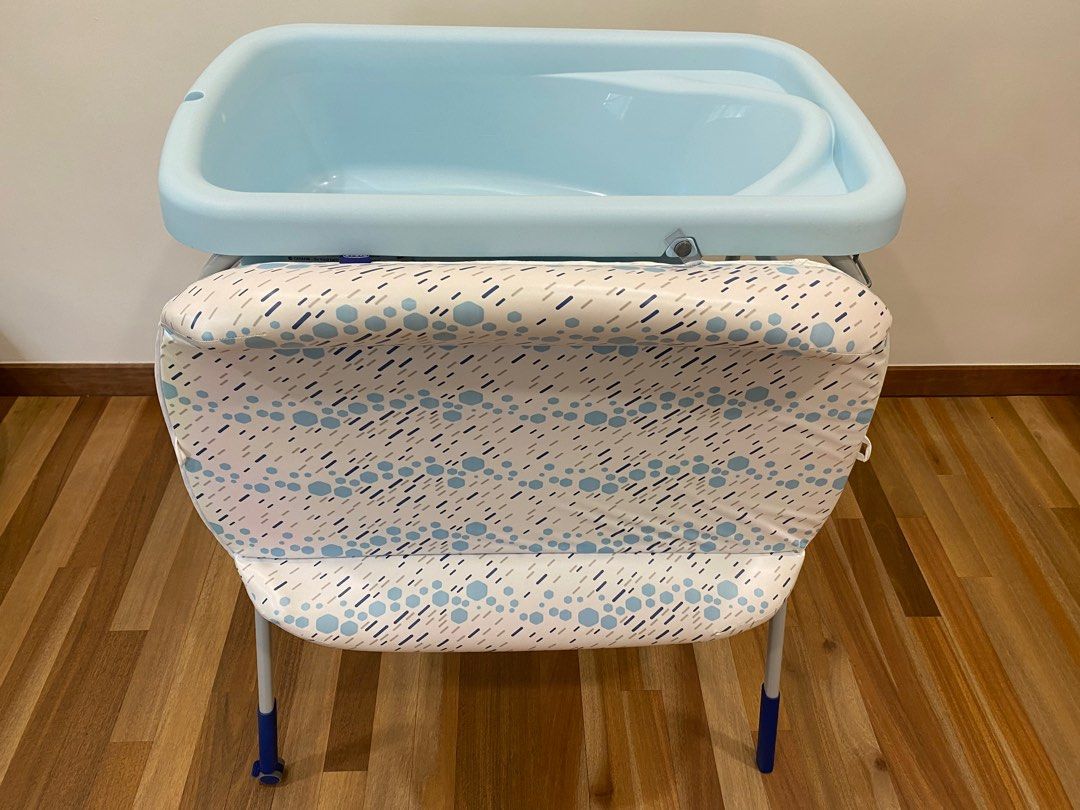 Chicco Cuddle and Bubble bath and changing table, Babies & Kids ...