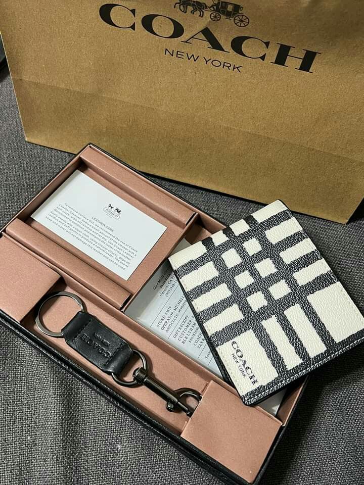 Coach gift set for men, Men's Fashion, Watches & Accessories, Wallets ...
