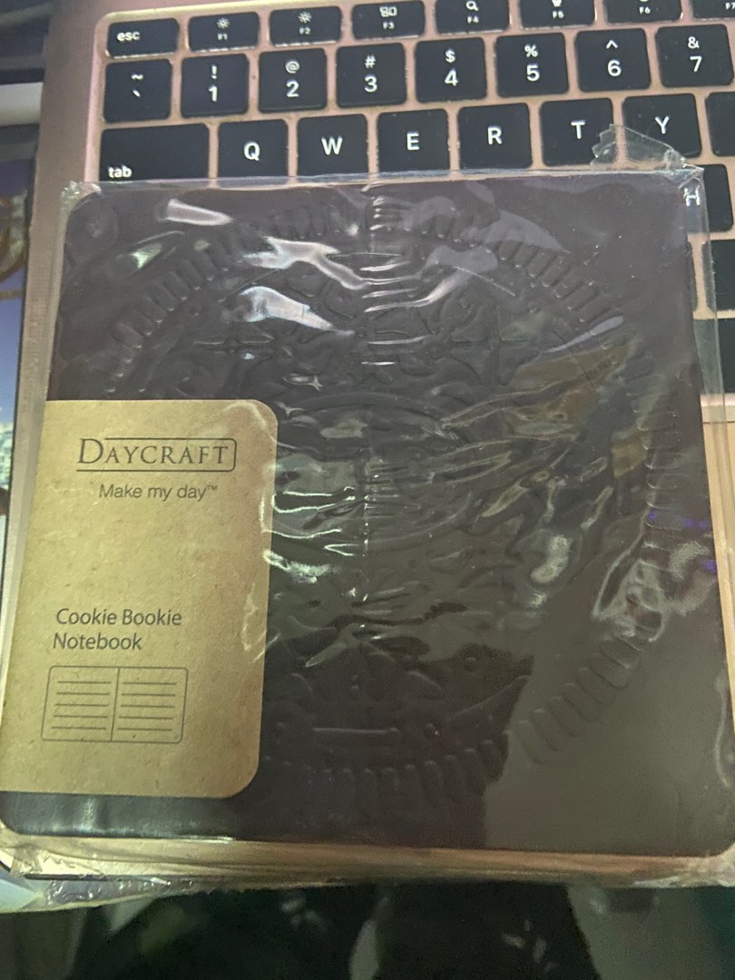 「全新」Daycraft cookie bookie notebook (Chocolate cracker) 曲奇餅乾系 列橫線本, 興趣及遊戲, 手作＆自家設計, 文具 - Carousell
