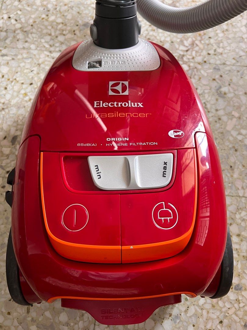 Electrolux vacuum cleaner, TV & Home Appliances, Vacuum Cleaner ...