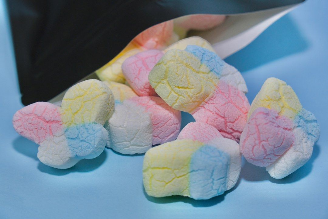 Freeze Dried Marshmallow, Food & Drinks, Homemade Bakes on Carousell