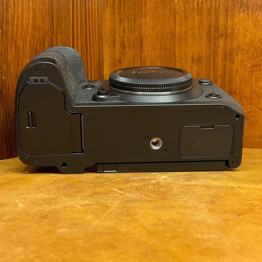 Fuji XH2 W/Box (2C010166), Photography, Cameras on Carousell