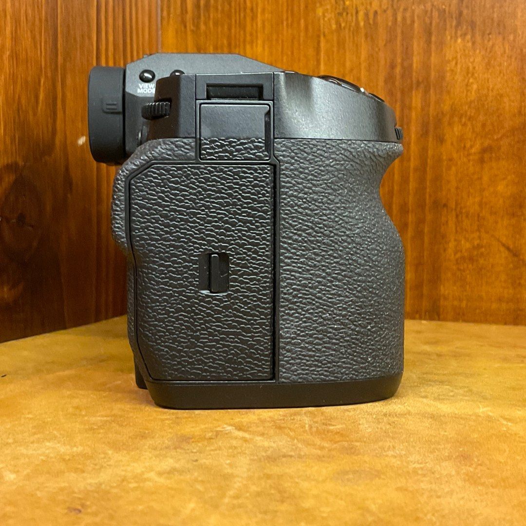 Fuji XH2 W/Box (2C010166), Photography, Cameras on Carousell