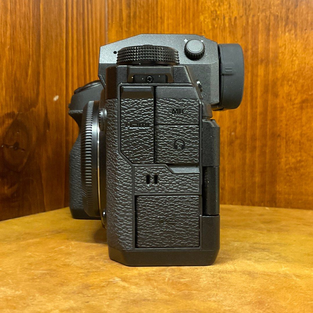 Fuji XH2 W/Box (2C010166), Photography, Cameras on Carousell