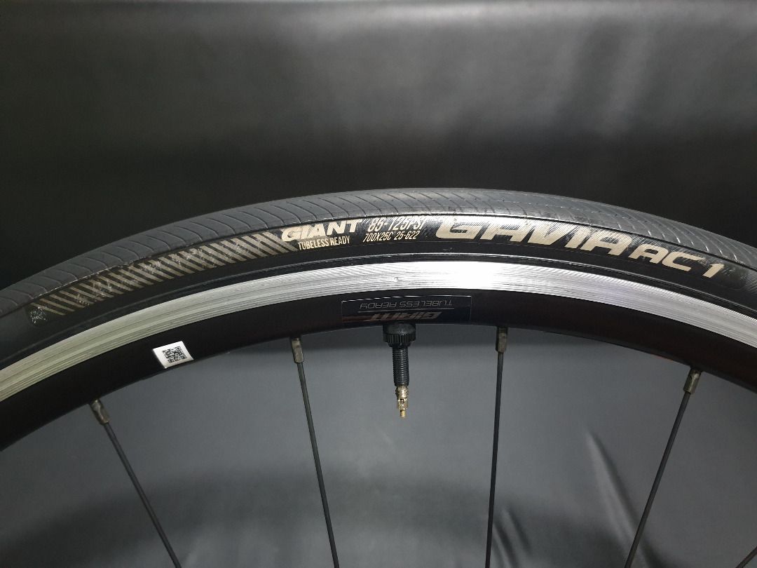 Giant PR-2 Tubeless Rim Brake Wheel Set (28mm tires), Sports Equipment ...