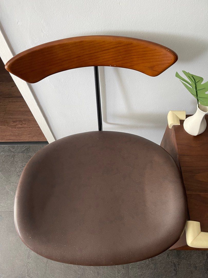 Good design chair, Furniture & Home Living, Furniture, Chairs on Carousell