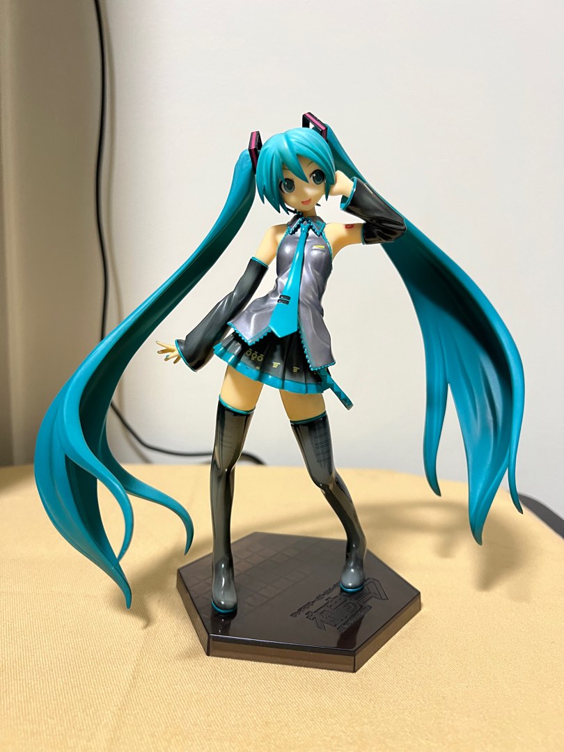 Hatsune miku, Hobbies & Toys, Toys & Games on Carousell