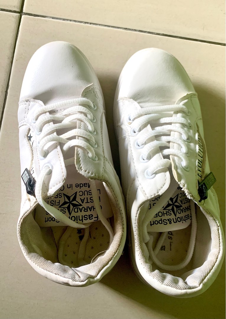 Kasut Putih Saiz 2 (35), Women's Fashion, Footwear, Sneakers on Carousell