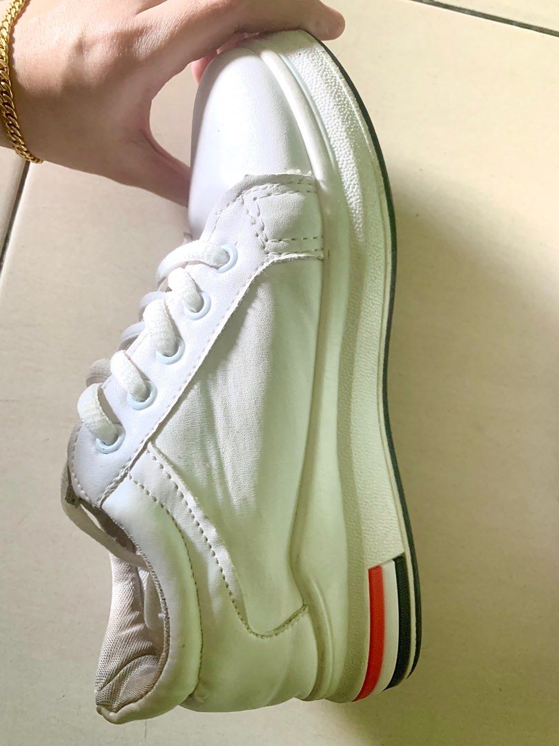 Kasut Putih Saiz 2 (35), Women's Fashion, Footwear, Sneakers on Carousell