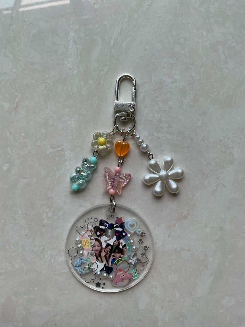 Lesserafim enhypen acrylic decorated beaded keychain, Hobbies & Toys ...