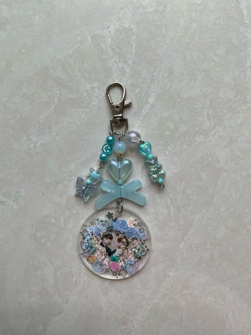 Lesserafim enhypen acrylic decorated beaded keychain, Hobbies & Toys ...