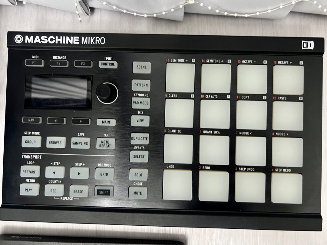 MASCHINE MIKRO MK2, Hobbies & Toys, Music & Media, Musical Instruments ...