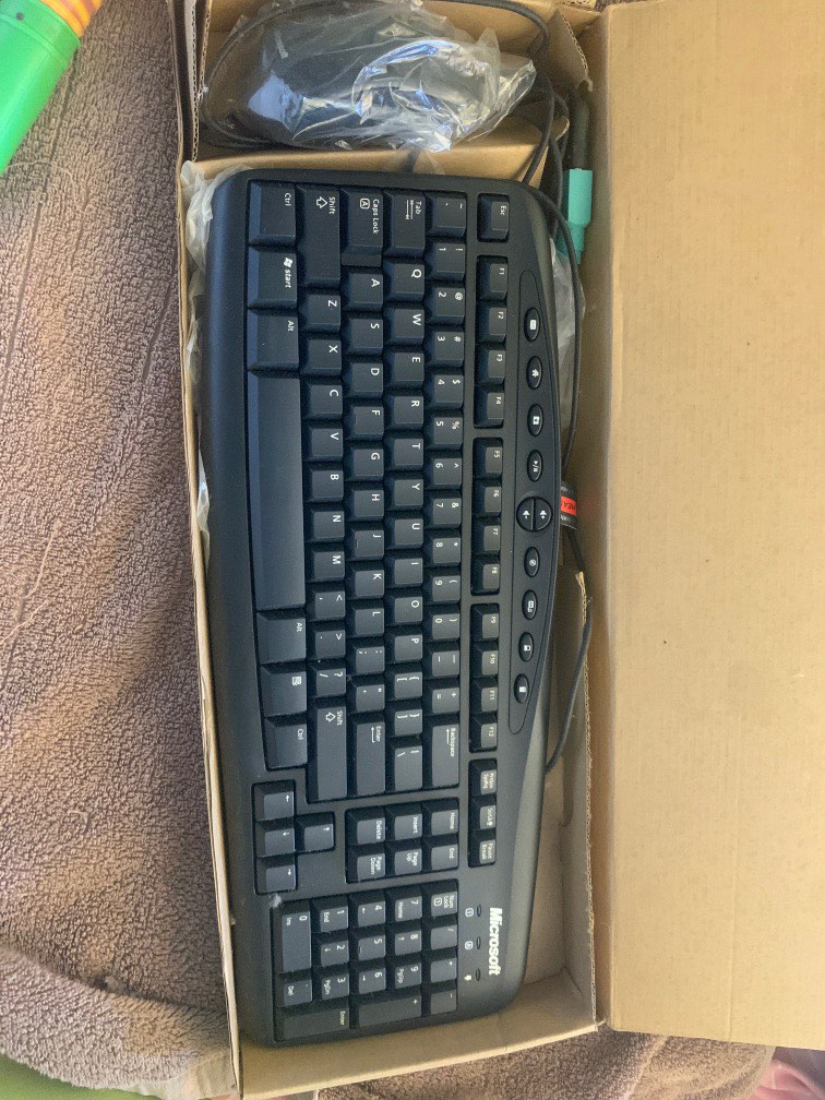 Microsoft wired keyboard and mouse, Computers & Tech, Parts ...