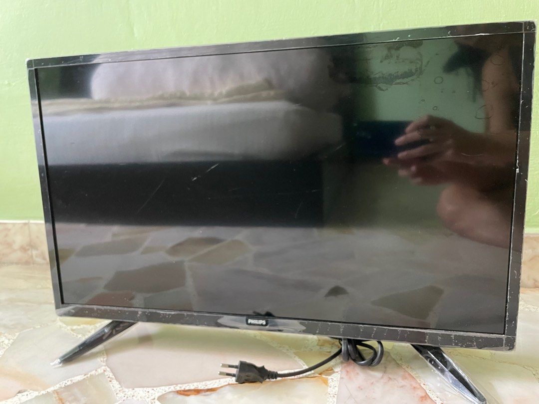 Philips 24 inch tv LED (24PHT4003), TV & Home Appliances, TV ...