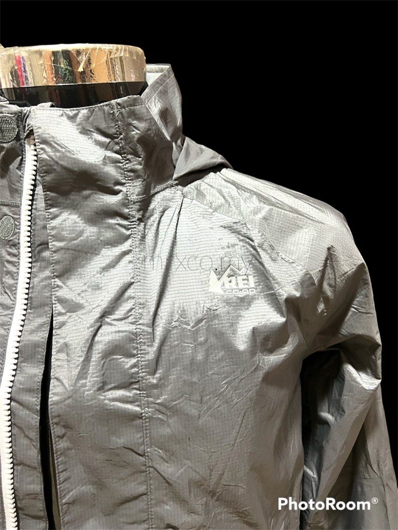 REI raincoat, Men's Fashion, Coats, Jackets and Outerwear on Carousell