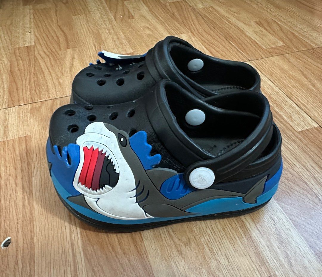 shark design sandals, Men's Fashion, Footwear, Sneakers on Carousell