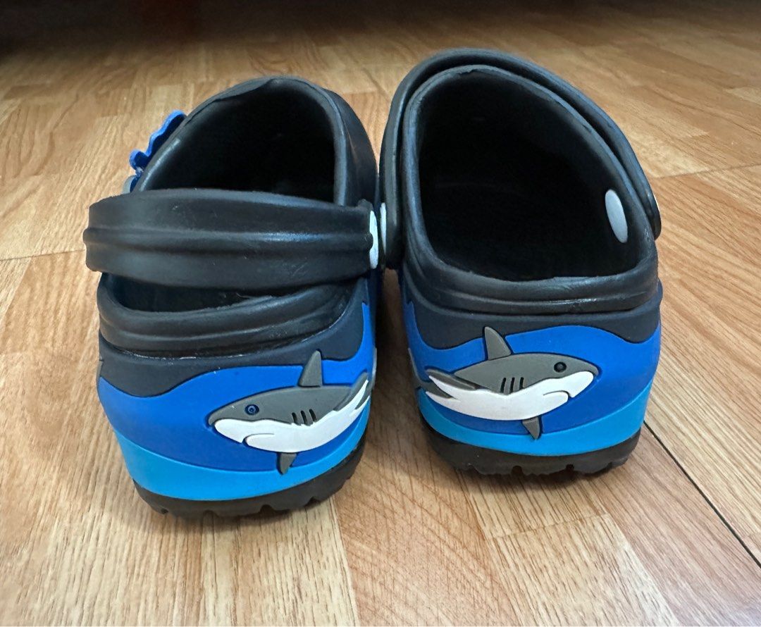shark design sandals, Men's Fashion, Footwear, Sneakers on Carousell