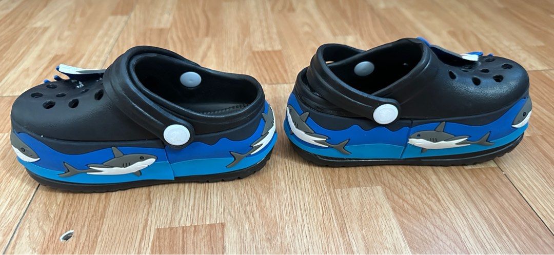 shark design sandals, Men's Fashion, Footwear, Sneakers on Carousell