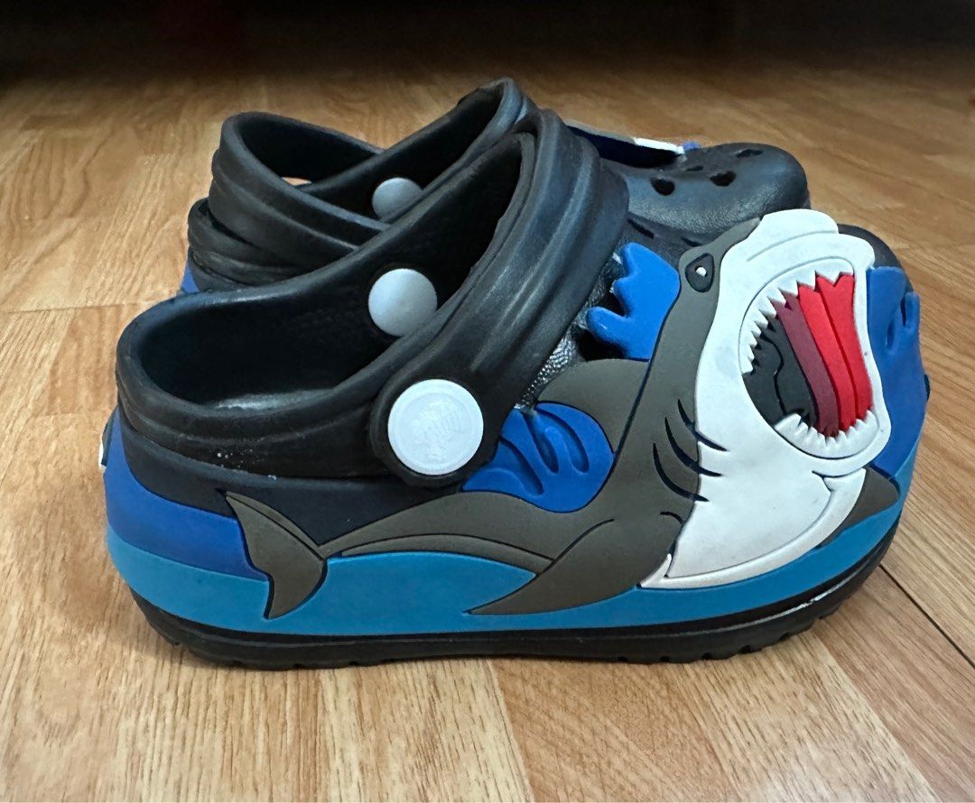shark design sandals, Men's Fashion, Footwear, Sneakers on Carousell