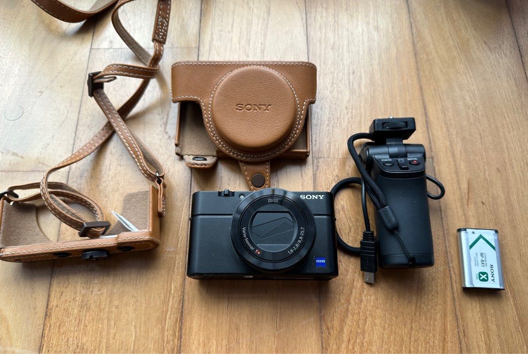 Sony DSC RX100M3 with shooting grip and tan leather strap, Photography ...