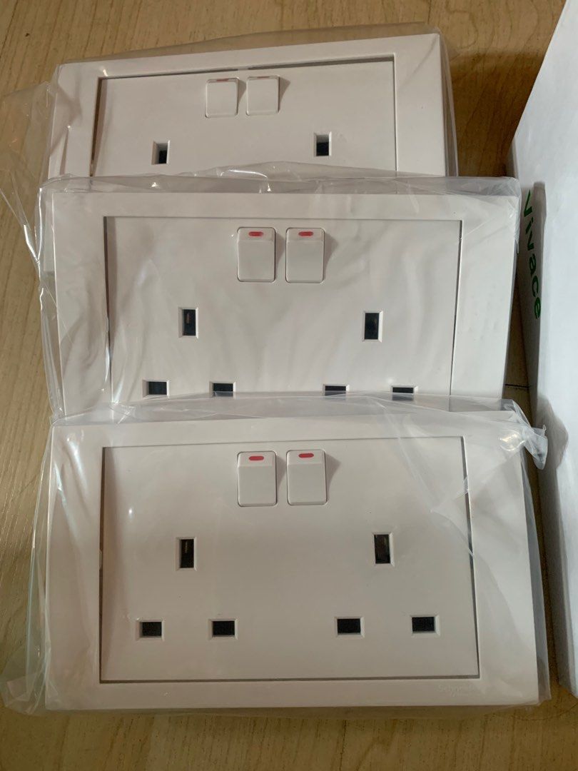 施耐德 KB 元雅 13A 兩位插座連開關掣 KB25 WE, 家庭電器, 轉插器及插頭 - Carousell