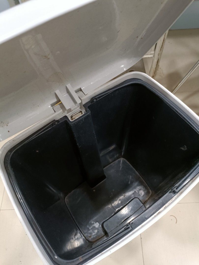 Big Leg Step Dustbin, Everything Else on Carousell