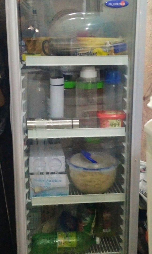 Fujidenzo 9 cu. ft. Showcase Chiller SU-90A, Food & Drinks, Chilled ...