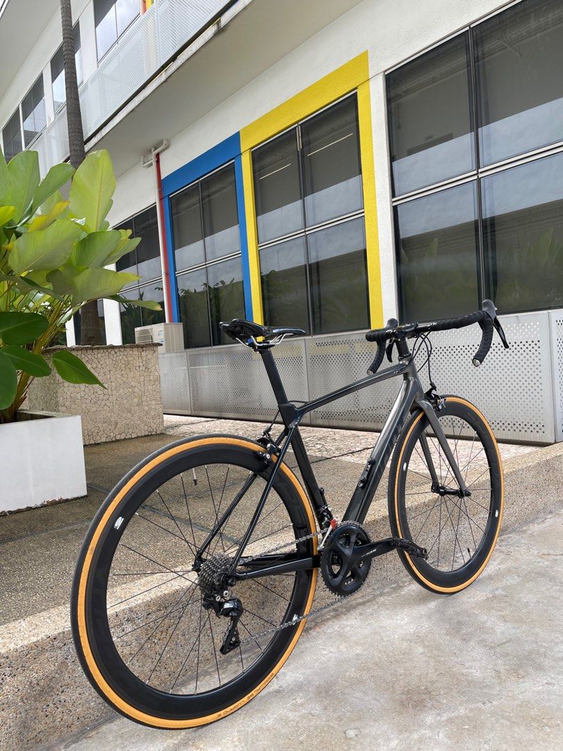 Giant tcr sl1 size m |full shimano 105 11x2 22 speed group |700c carbon wheelset x schwalbe tan ...