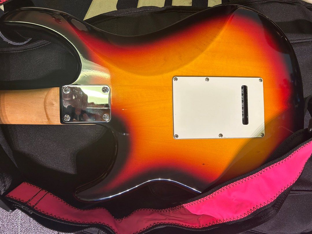 Peavy Raptor Sunburst Raptor Exp Electric Guitar w/ Protec Padded bag ...