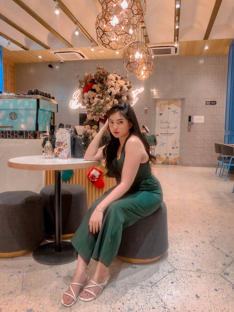 Jumpsuit ijo botol, Fesyen Wanita, Pakaian Wanita, Jumpsuits di Carousell