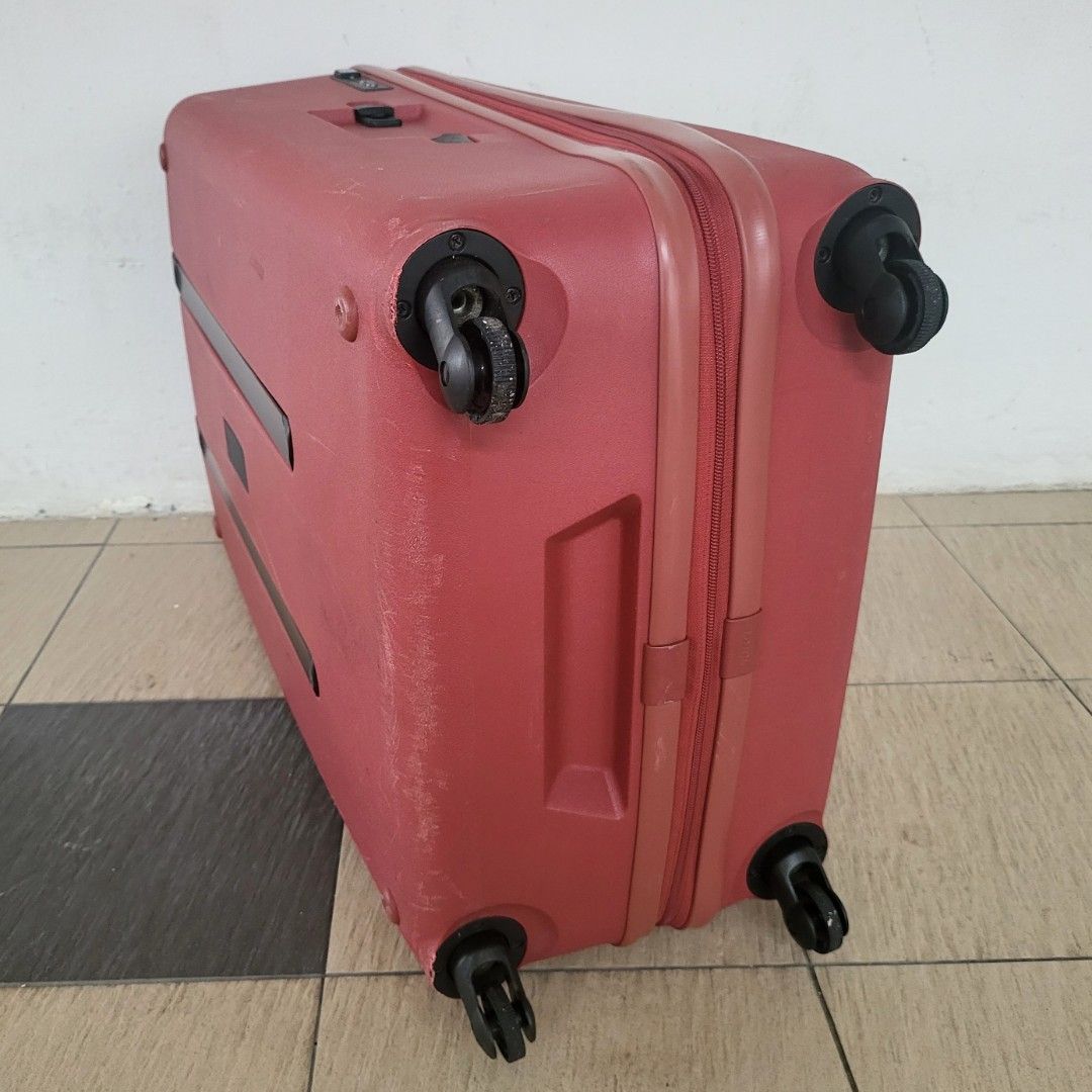 Lojel 27" (hgt incl wheels) spinning 4 wheel luggage bag case. Red ...