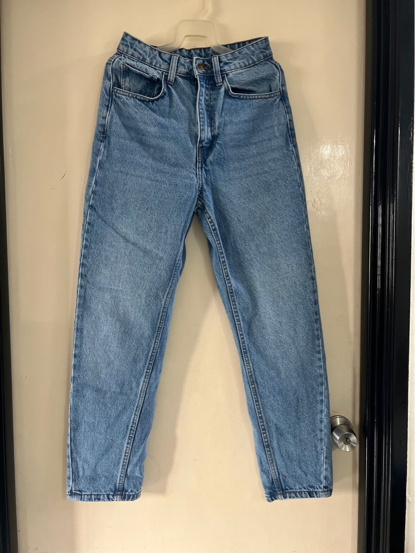 Moms Jeans, Women's Fashion, Bottoms, Jeans & Leggings on Carousell