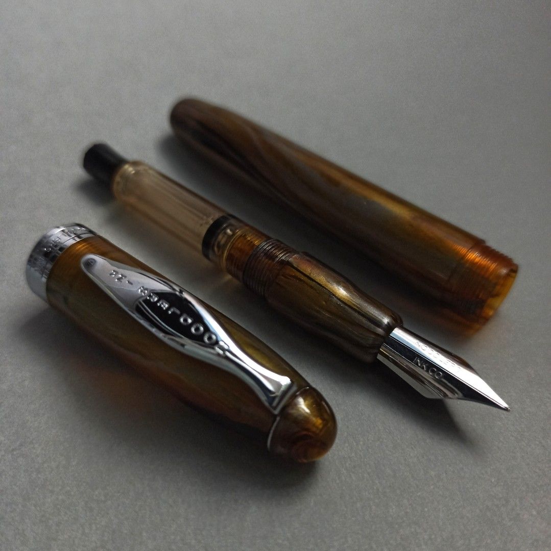 Noodler's Ahab Flex Nib Fountain Pen - Apache Tortoise, Hobbies & Toys ...