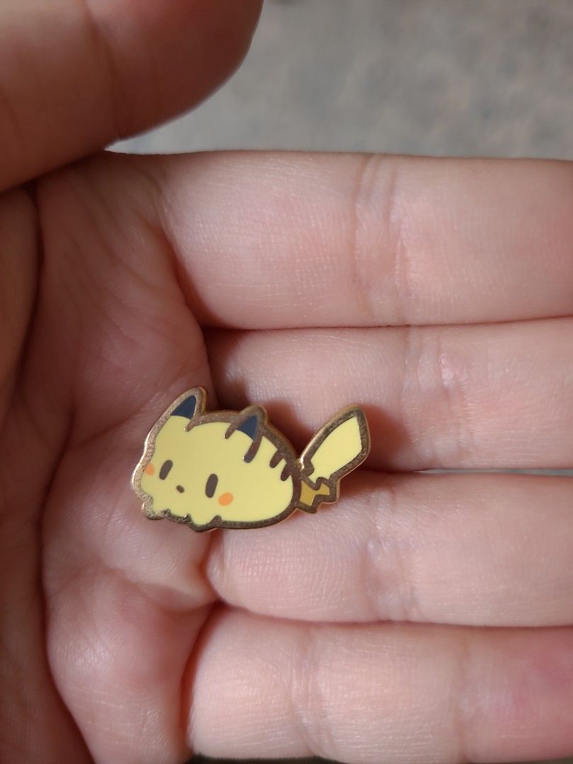Pokemon Pikachu pin (Pokémon), Hobbies & Toys, Memorabilia ...