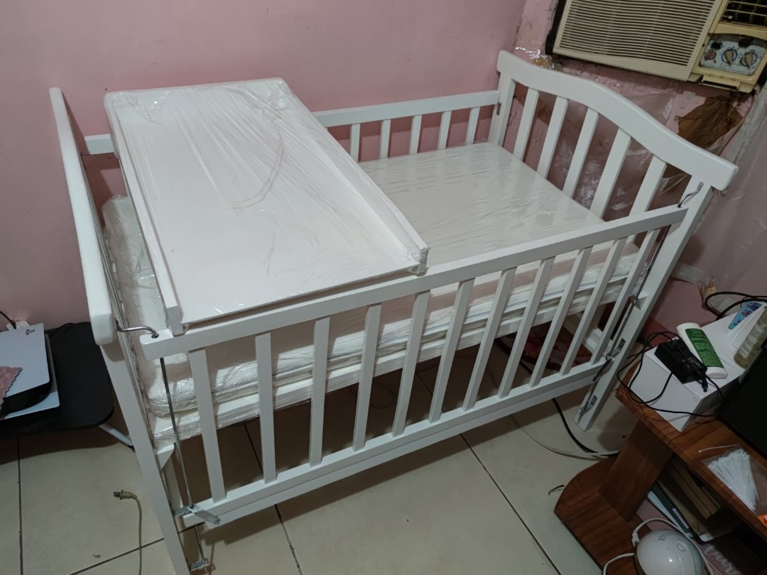 Pre-loved Large Crib with Uratex Foam and Diaper Changing Pad, Babies ...