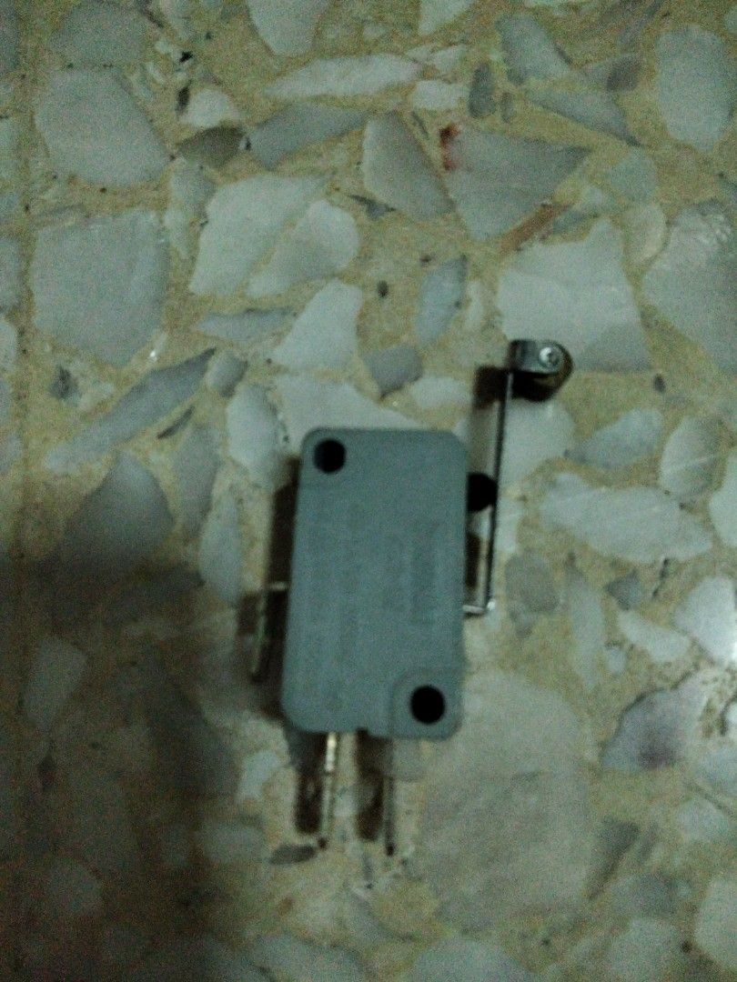 Roller Micro switch. Donghai KWS-0Z, Computers & Tech, Parts ...