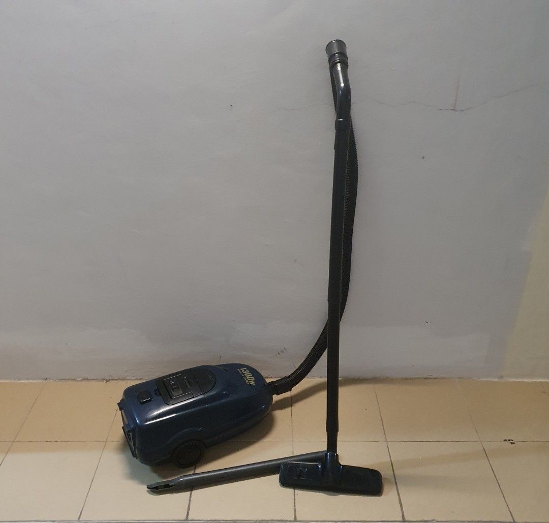 Sanyo electric vacuum cleaner 240v, TV & Home Appliances, Vacuum ...