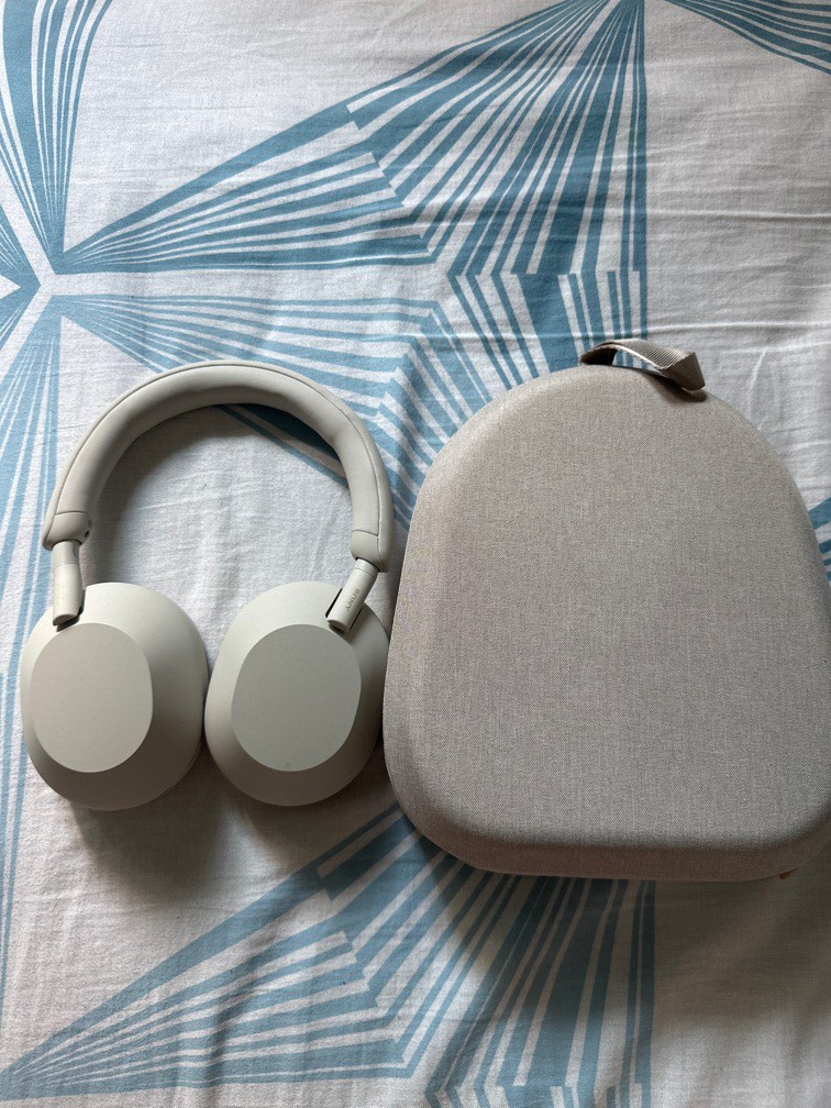 Sony headphone XM5, Audio, Headphones & Headsets on Carousell