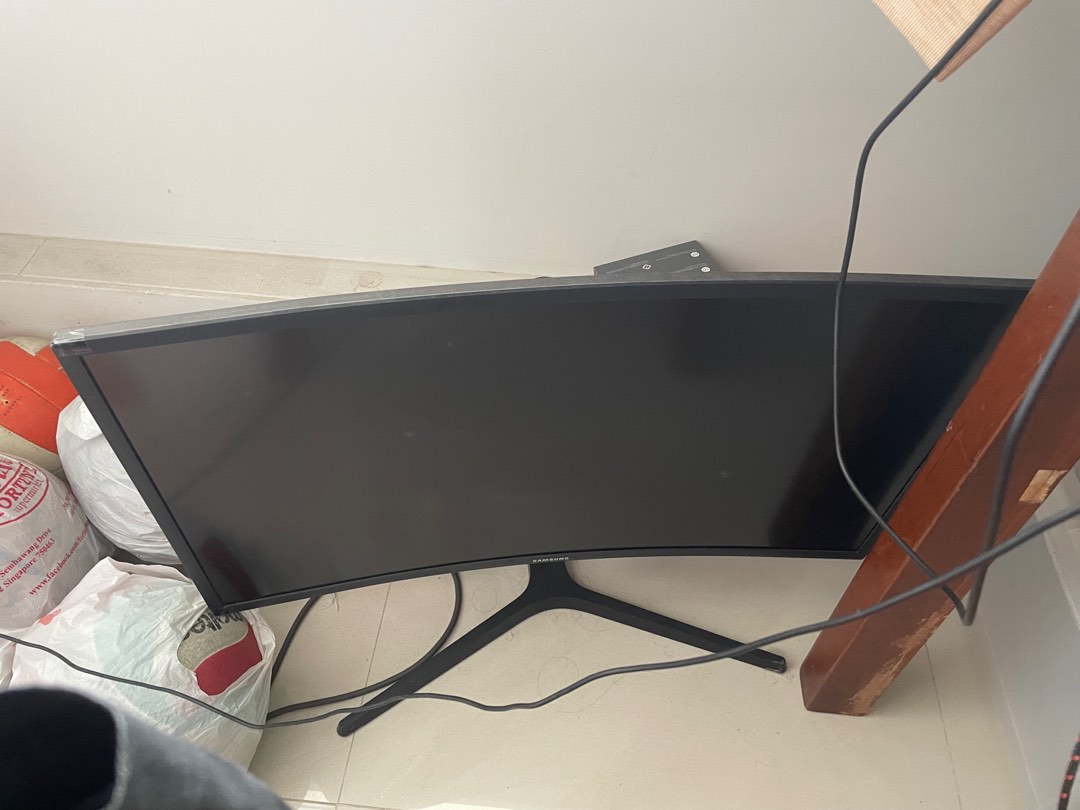Spoiled Monitor *PLS READ!, Computers & Tech, Desktops on Carousell