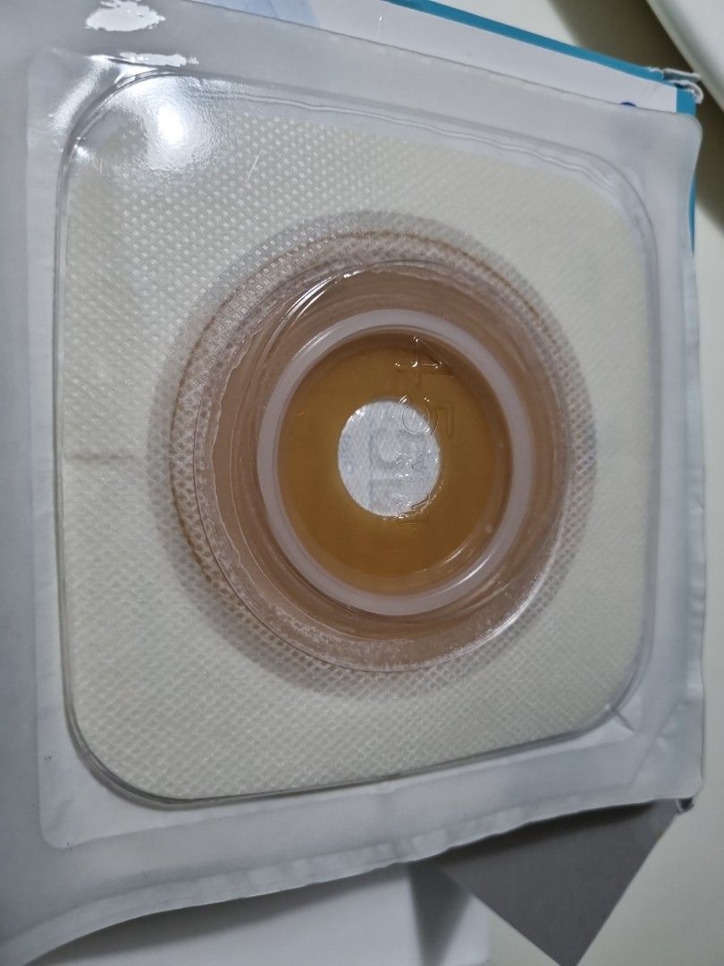 Stoma ostomy bag Convatec pouch durahesive 45mm, Health & Nutrition ...