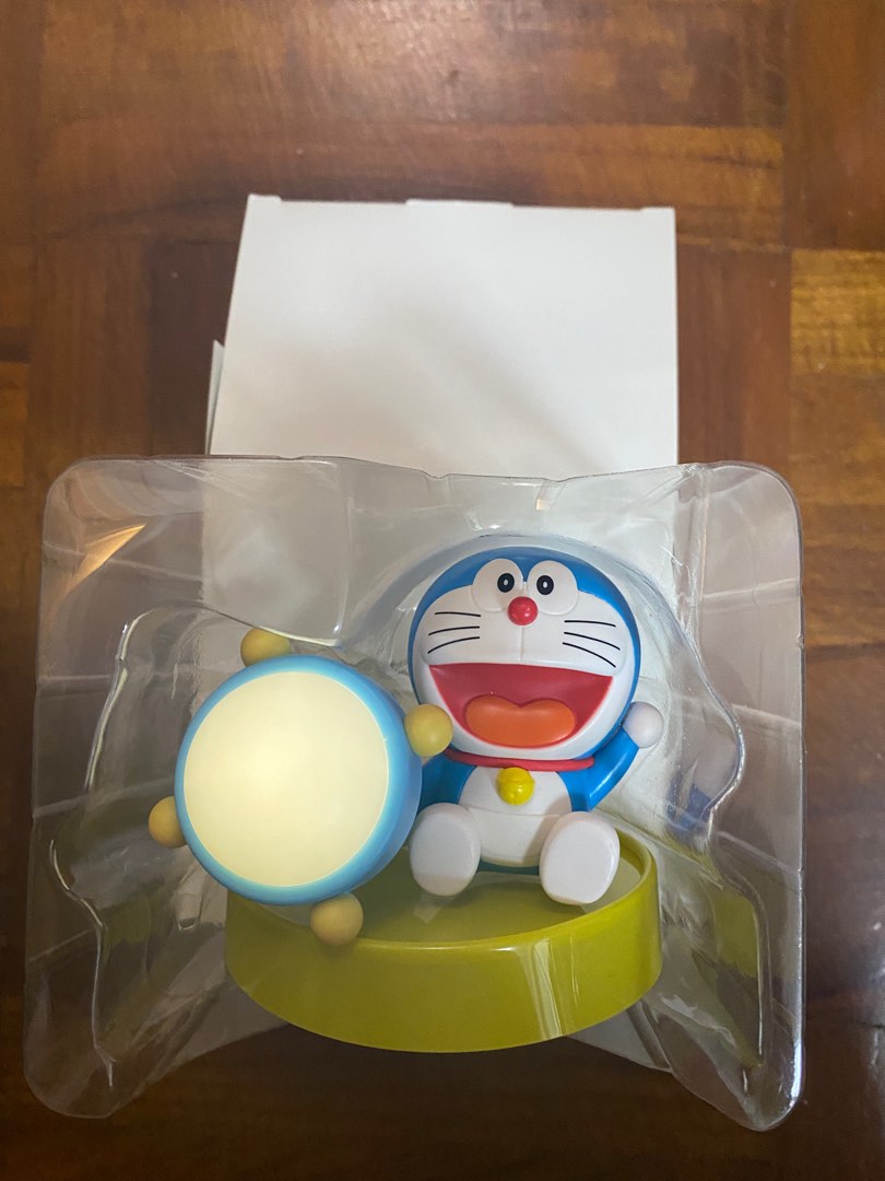 東海堂 多啦A夢 縮小電筒 Doraemon Shrink Ray 燈 不連蛋糕 連盒, 興趣及遊戲, 玩具 & 遊戲類 - Carousell