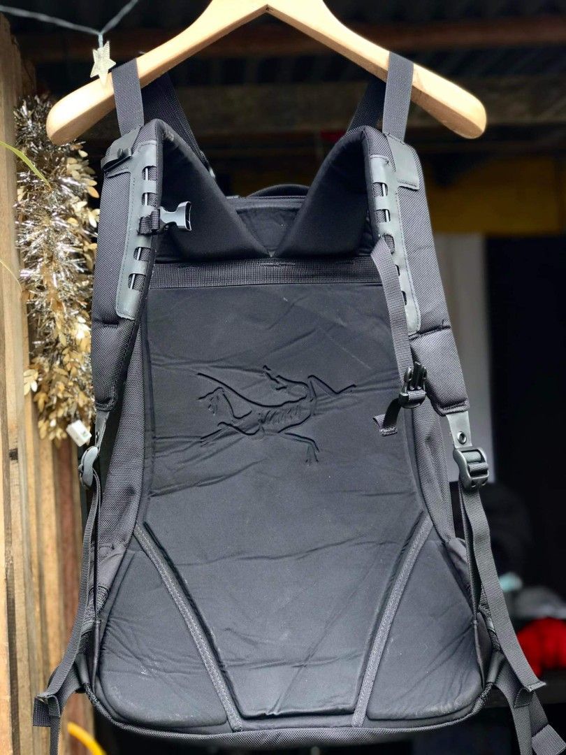 Arcteryx Bag Arro 22, Men's Fashion, Bags, Backpacks on Carousell